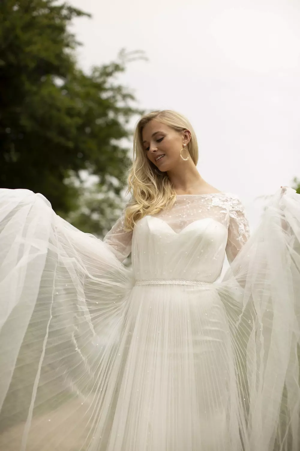 W410 | Bridal Glamour With a Modern Bohemian Twist | True Bride